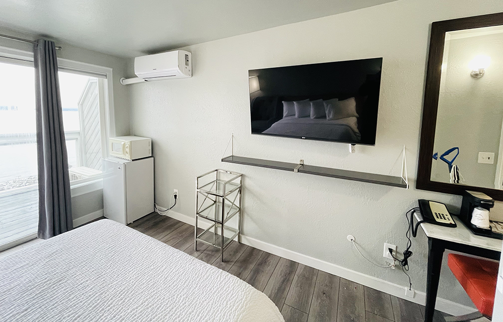 Rooms available at Tides Inn & Suites luxury Room in WA 98368, United ...